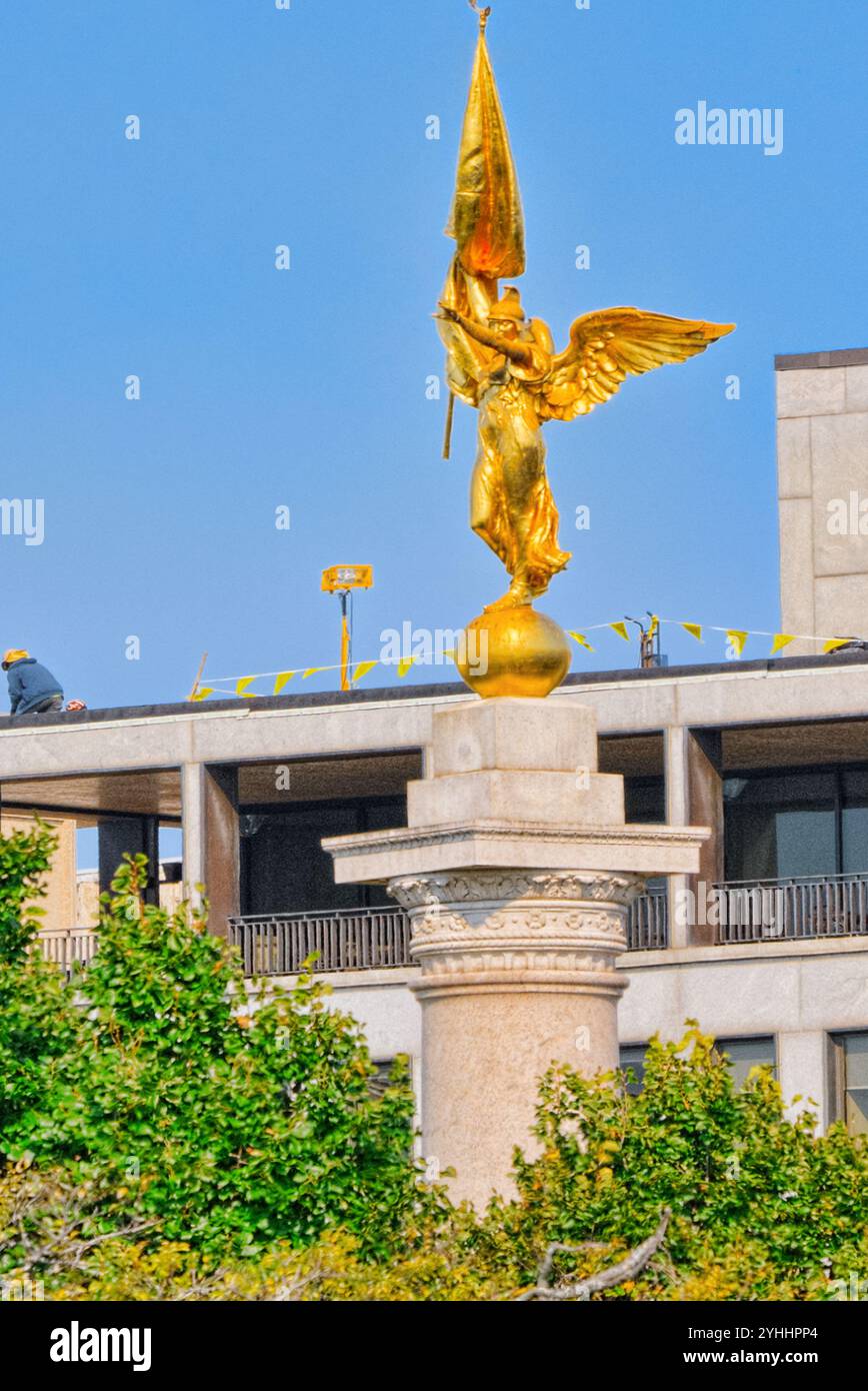 Urban cityscape of Washington. Gold winged Victory statue in World War ...