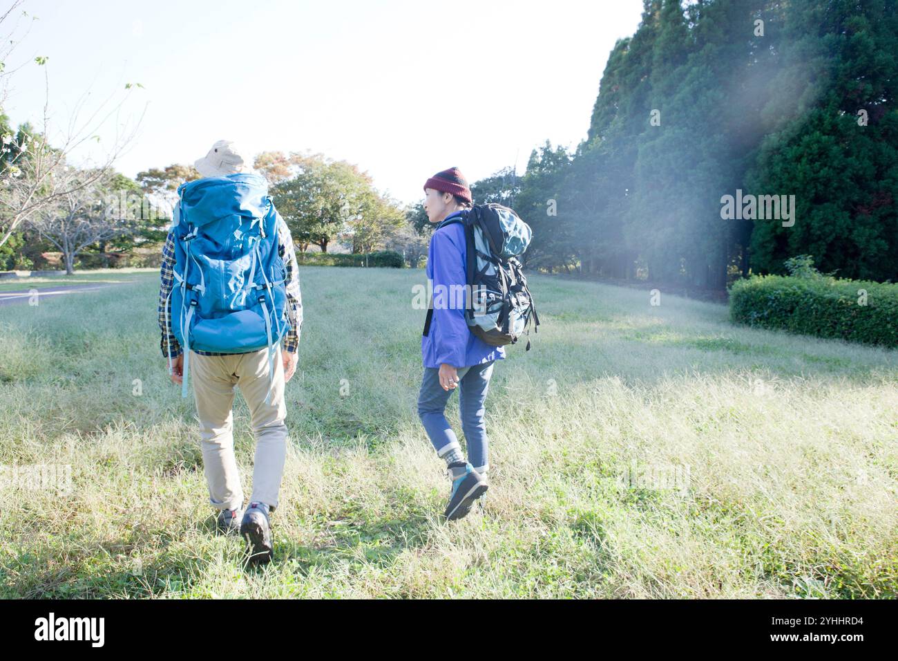 Back view hiking couple hi-res stock photography and images - Alamy