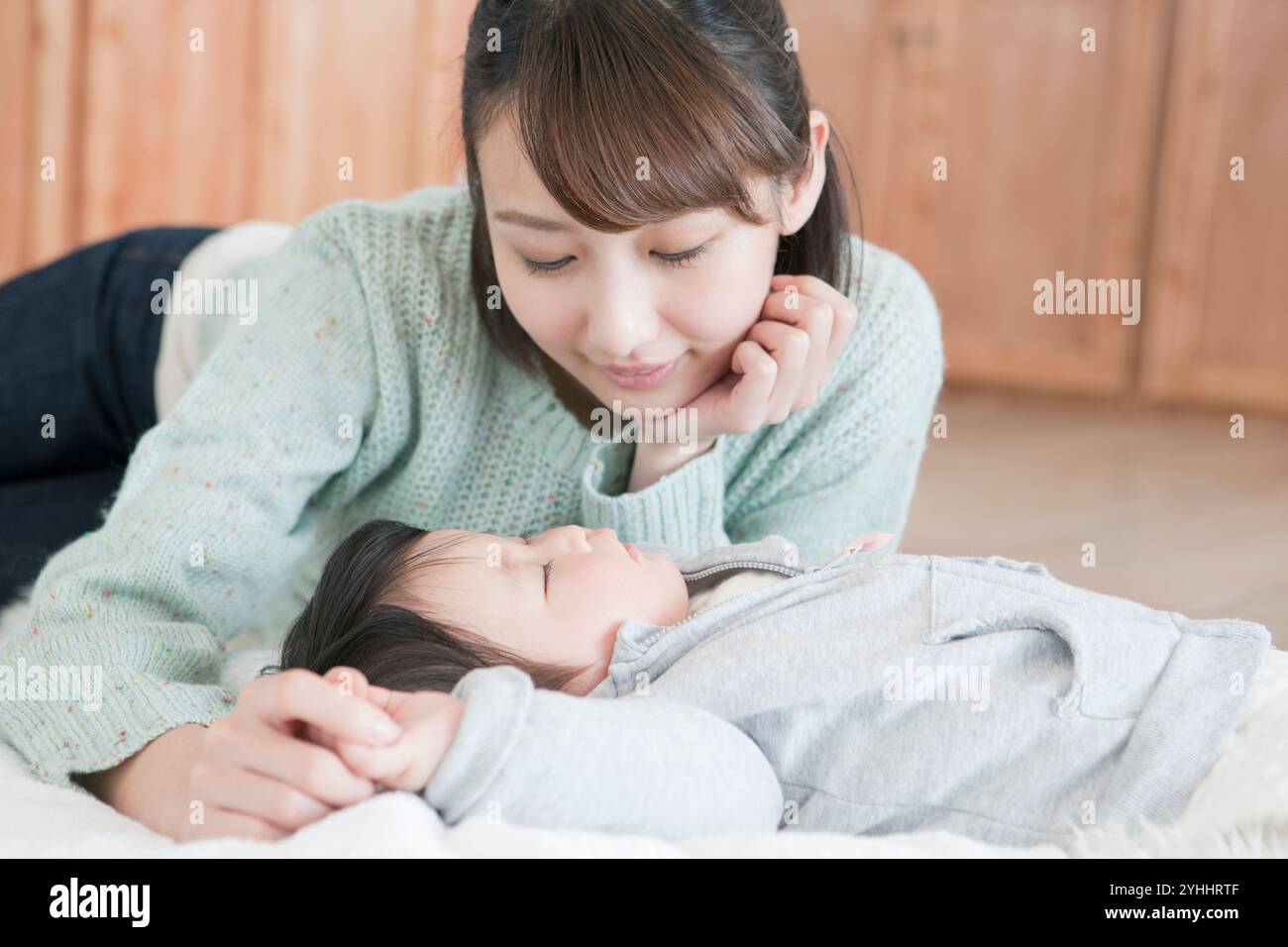 Sleeping child and woman in her 20s Stock Photo - Alamy