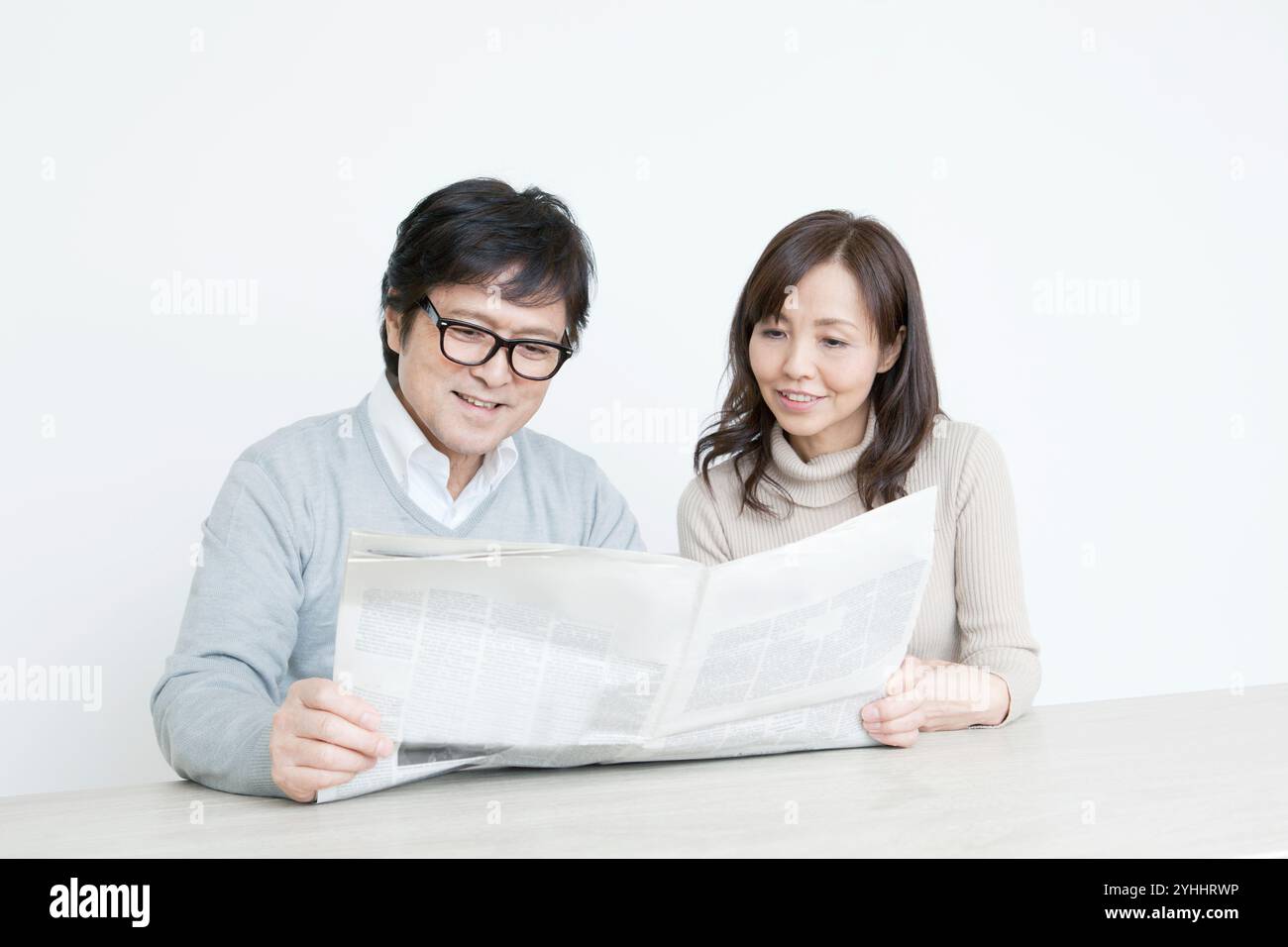 Senior couple reading newspaper Stock Photo - Alamy