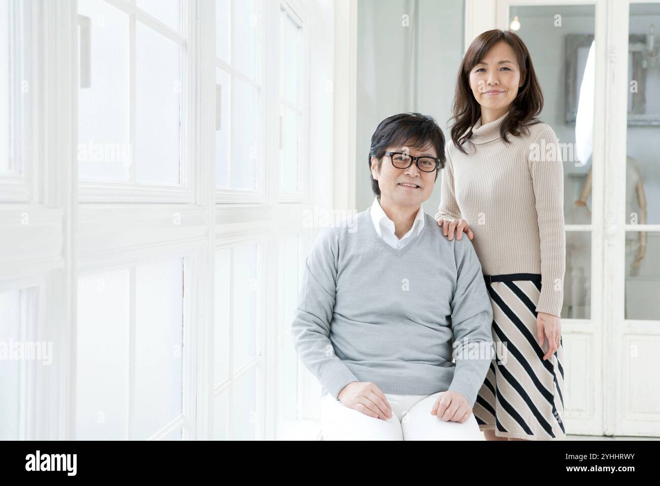Stand close together hi-res stock photography and images - Alamy