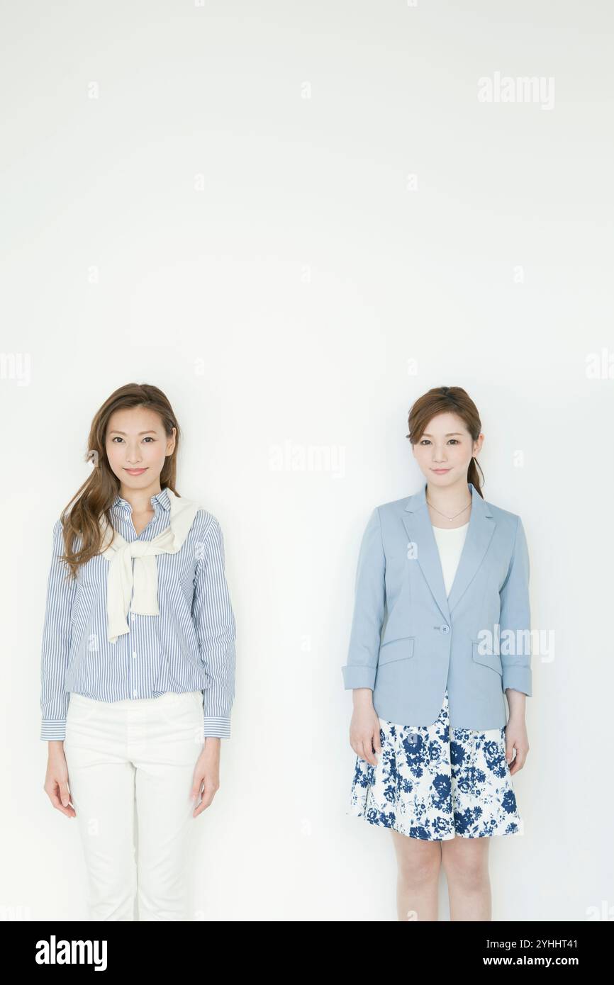 Two women in their 20s Stock Photo - Alamy
