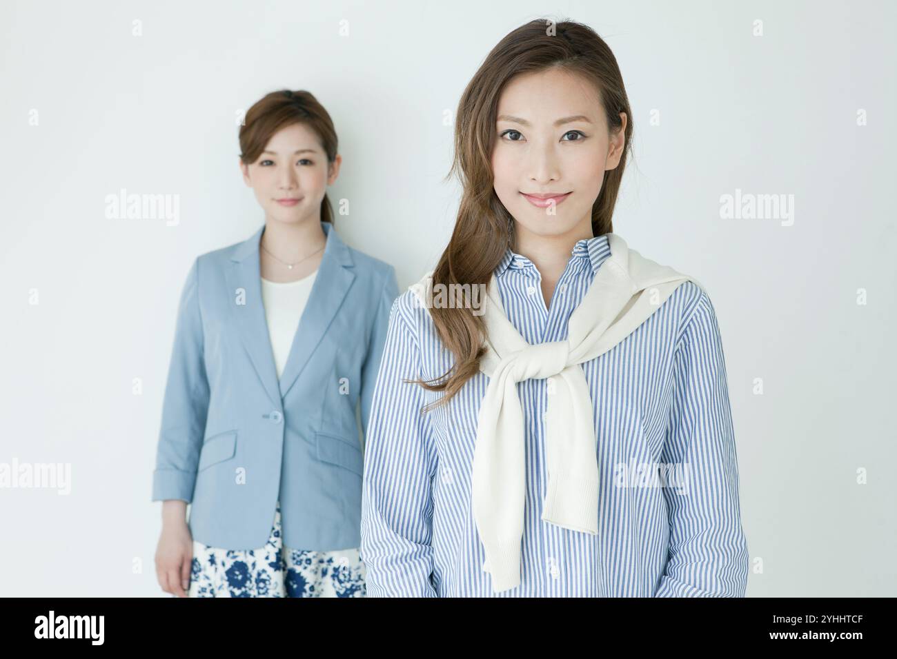 Two women in their 20s Stock Photo - Alamy