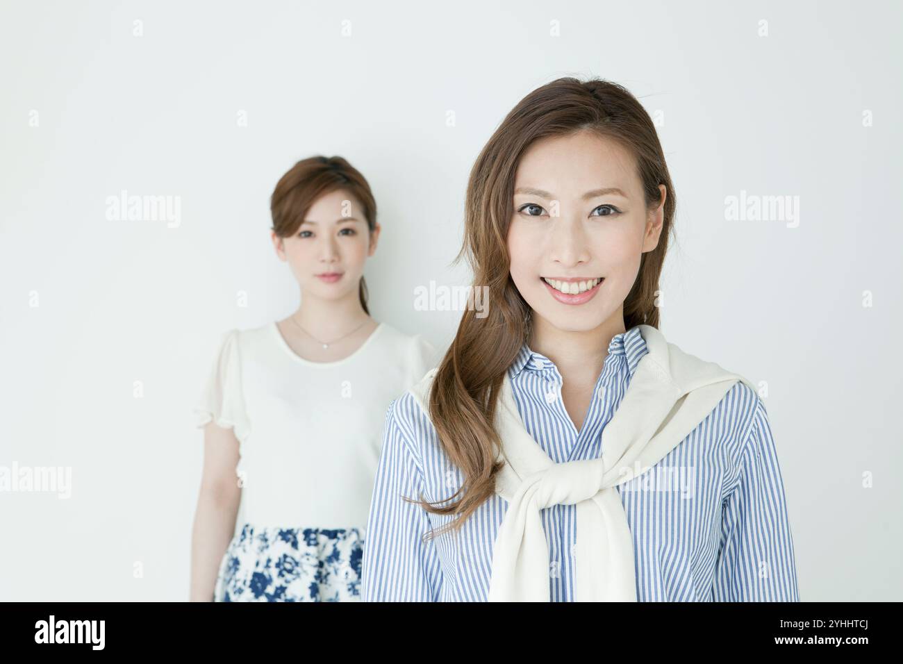 Two women in their 20s Stock Photo - Alamy