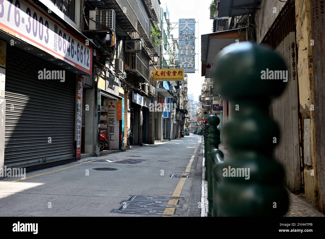 Vintage passageway hi-res stock photography and images - Alamy