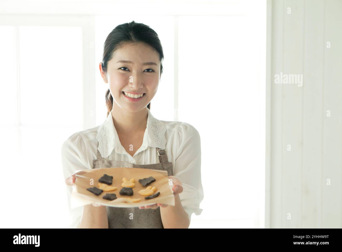 Woman in her 20s making sweets Stock Photo - Alamy