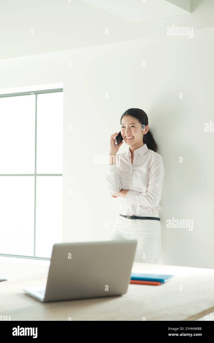 Woman in her 20s making a phone call Stock Photo - Alamy