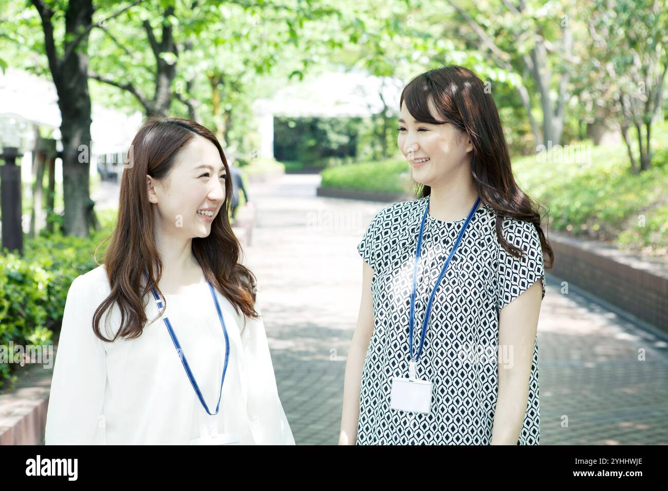 Office worker lunch break walk hi-res stock photography and images - Alamy