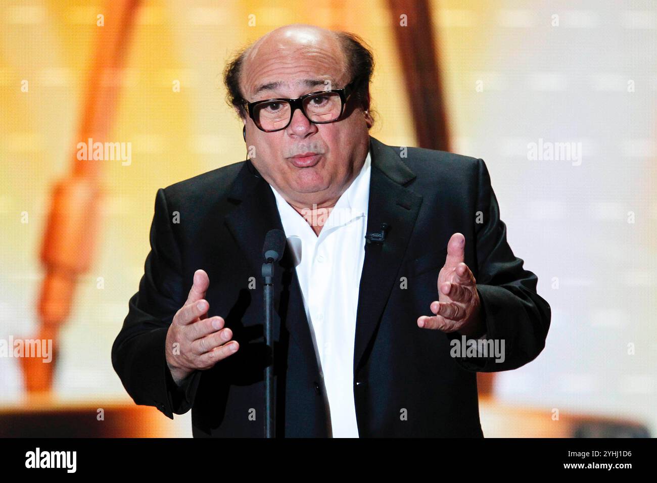 ARCHIVE PHOTO: Danny De Vito will be 80 years old on November 17, 2024 ...