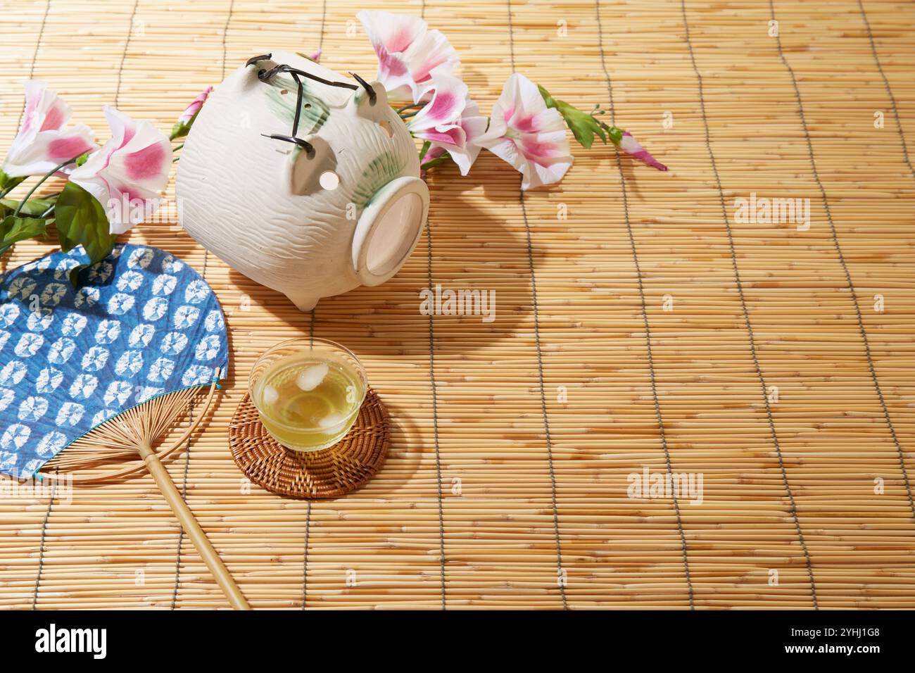 Mosquito-switching pig, cold tea and fan Stock Photo - Alamy