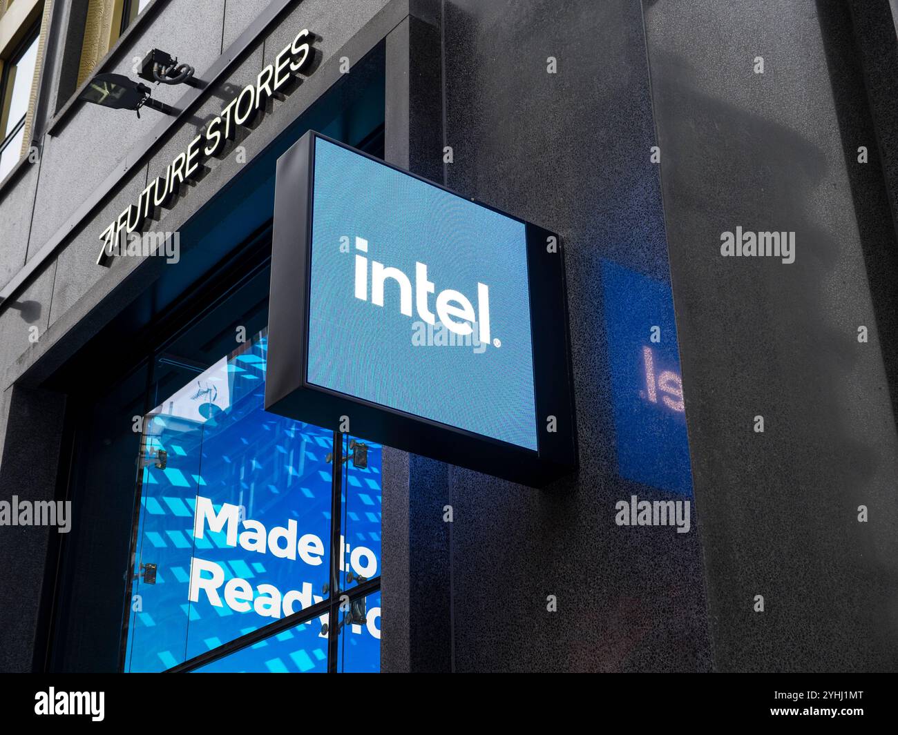 Experience store hi-res stock photography and images - Alamy