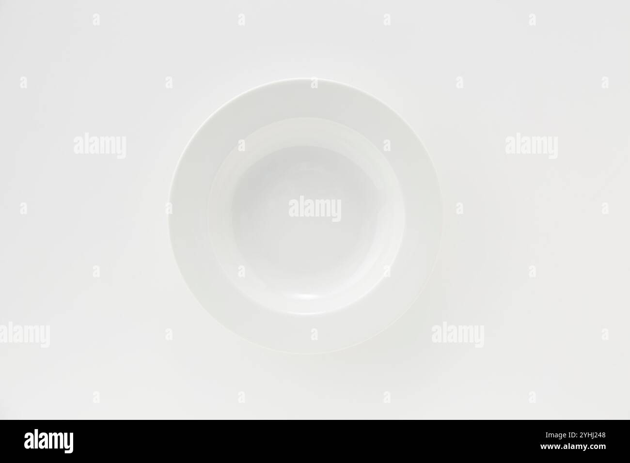 Top angle view plate hi-res stock photography and images - Alamy
