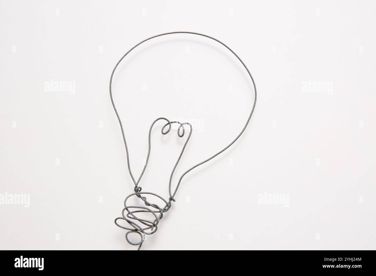 Light bulb made of wire Stock Photo - Alamy