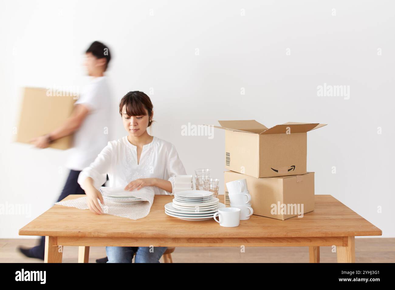Cardboard tableware hi-res stock photography and images - Alamy