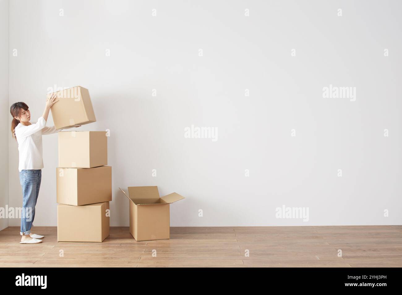 Packing stacking boxes hi-res stock photography and images - Alamy