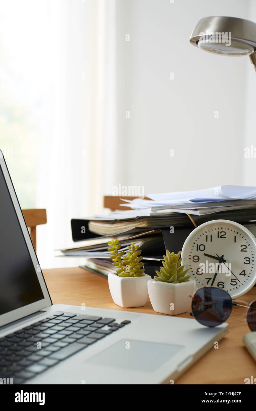 Files on table hi-res stock photography and images - Alamy