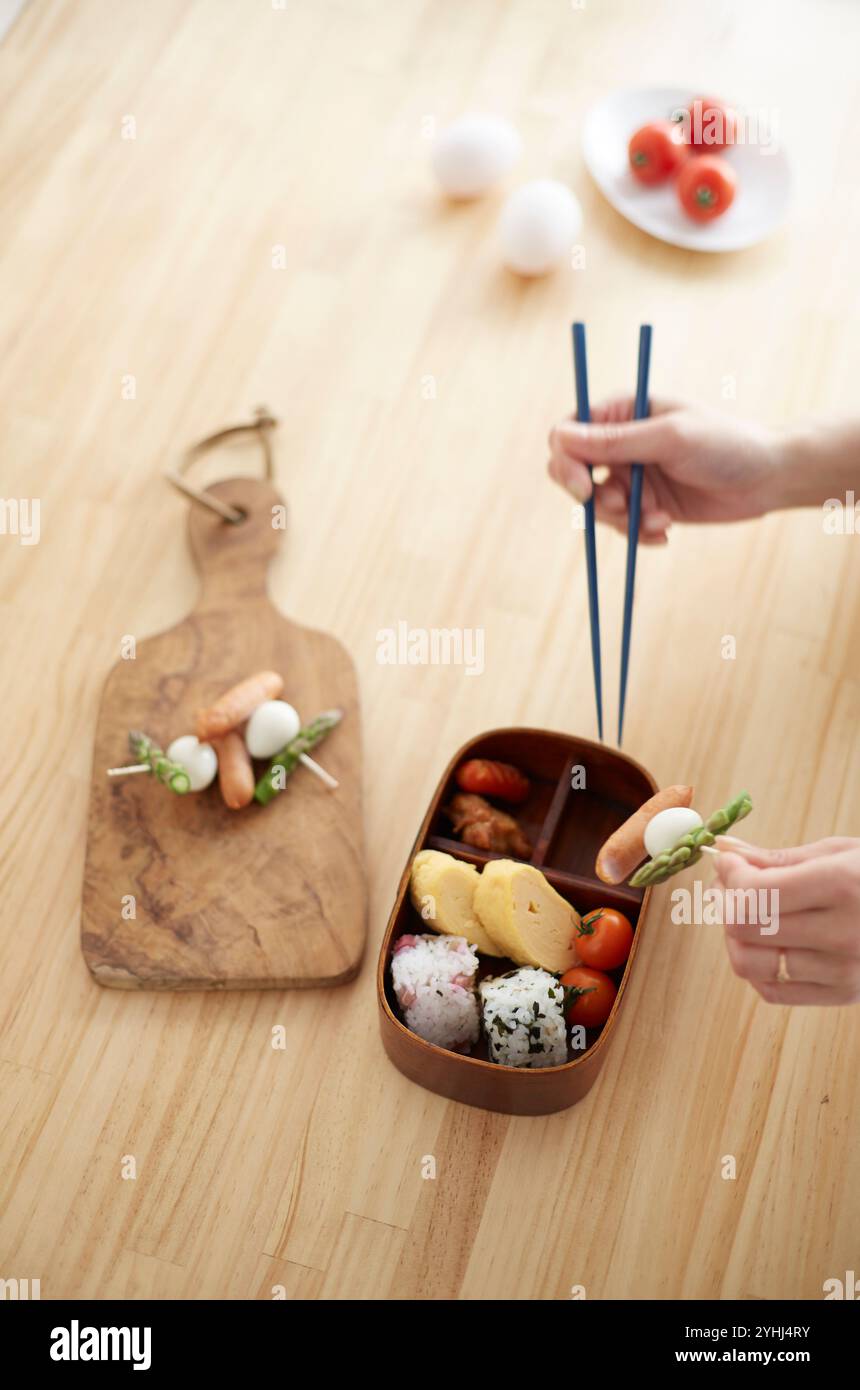 Pack lunch in the kitchen hi-res stock photography and images - Alamy