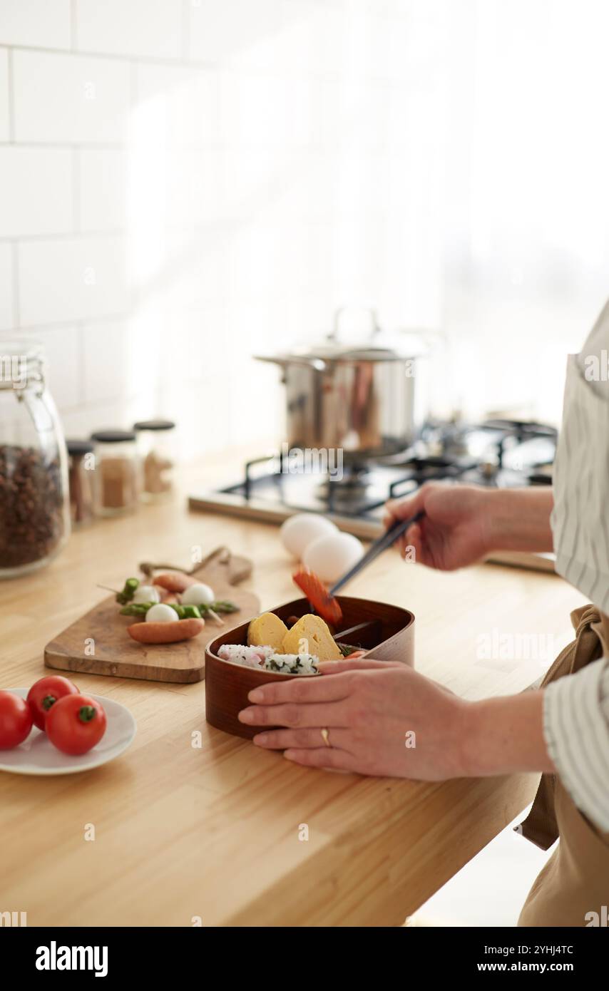 Pack lunch in the kitchen hi-res stock photography and images - Alamy