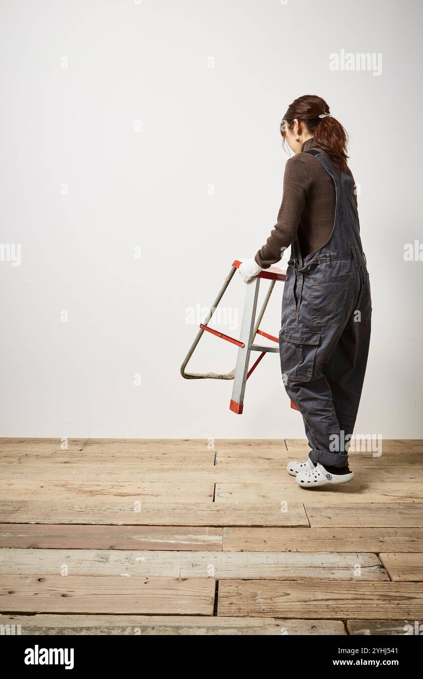 Woman paint wall back view hi-res stock photography and images - Alamy