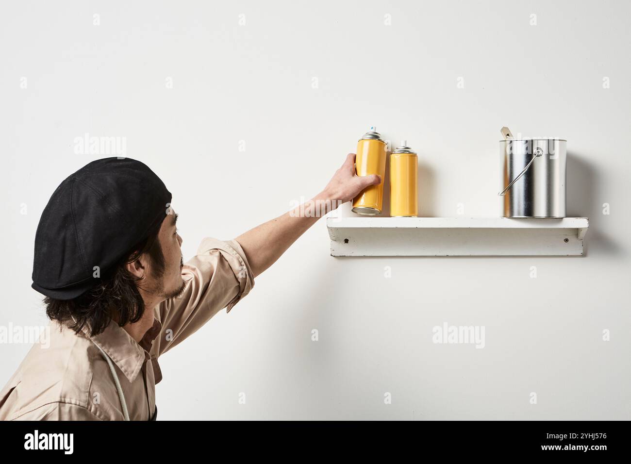 Man holding spray Stock Photo - Alamy