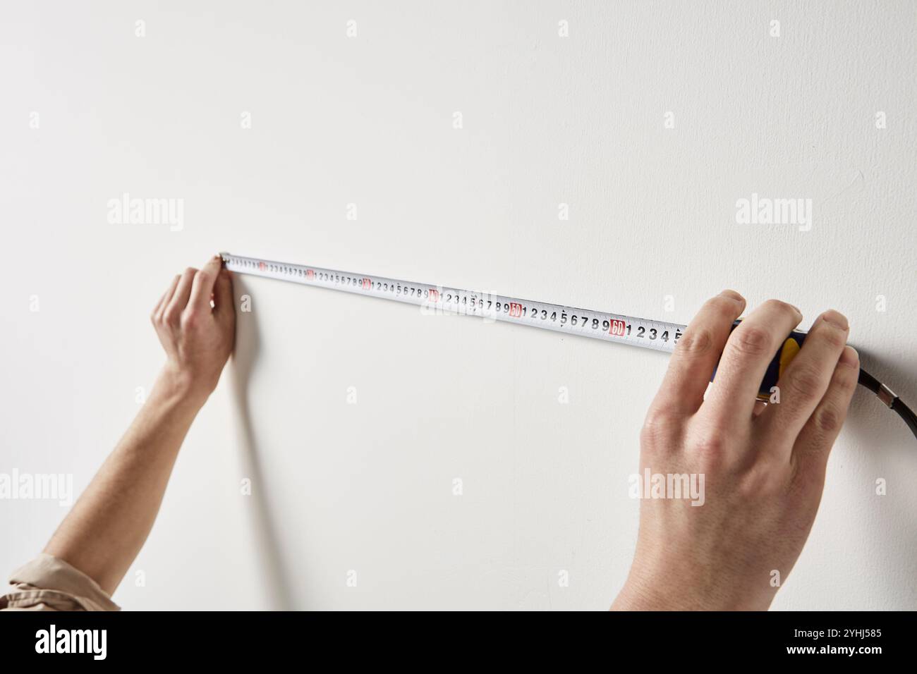 Man's hand measuring length on a scale Stock Photo - Alamy