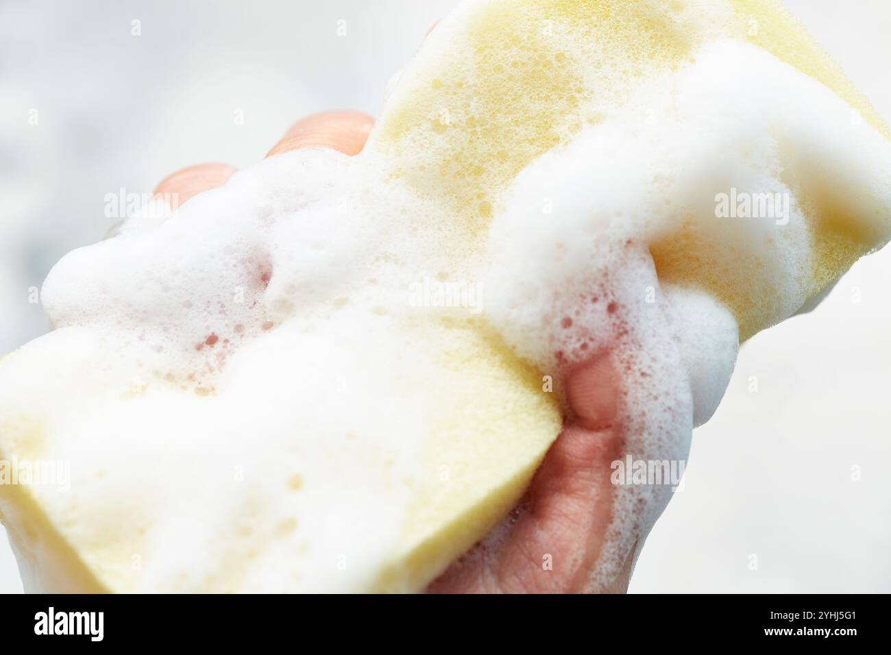 Yellow dish sponge hi-res stock photography and images - Alamy