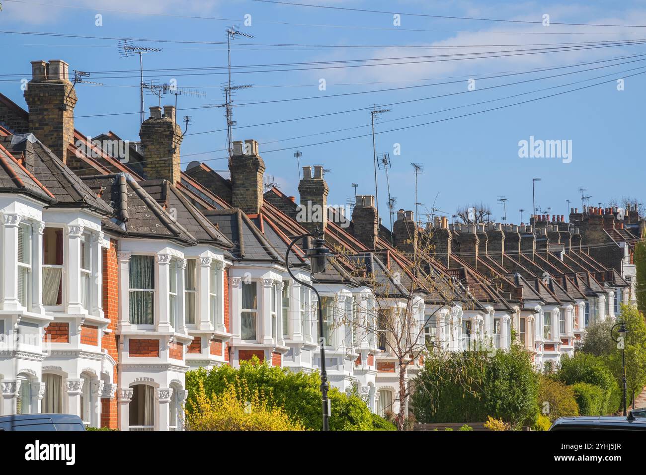 Row terraced housing house london hi-res stock photography and images ...
