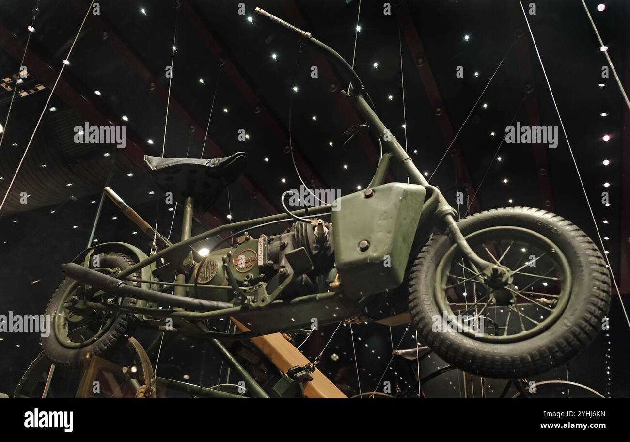 World war ii paratrooper hi-res stock photography and images - Alamy