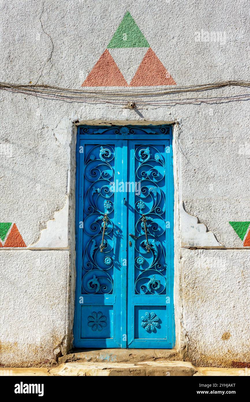 Triangle house design hi-res stock photography and images - Alamy