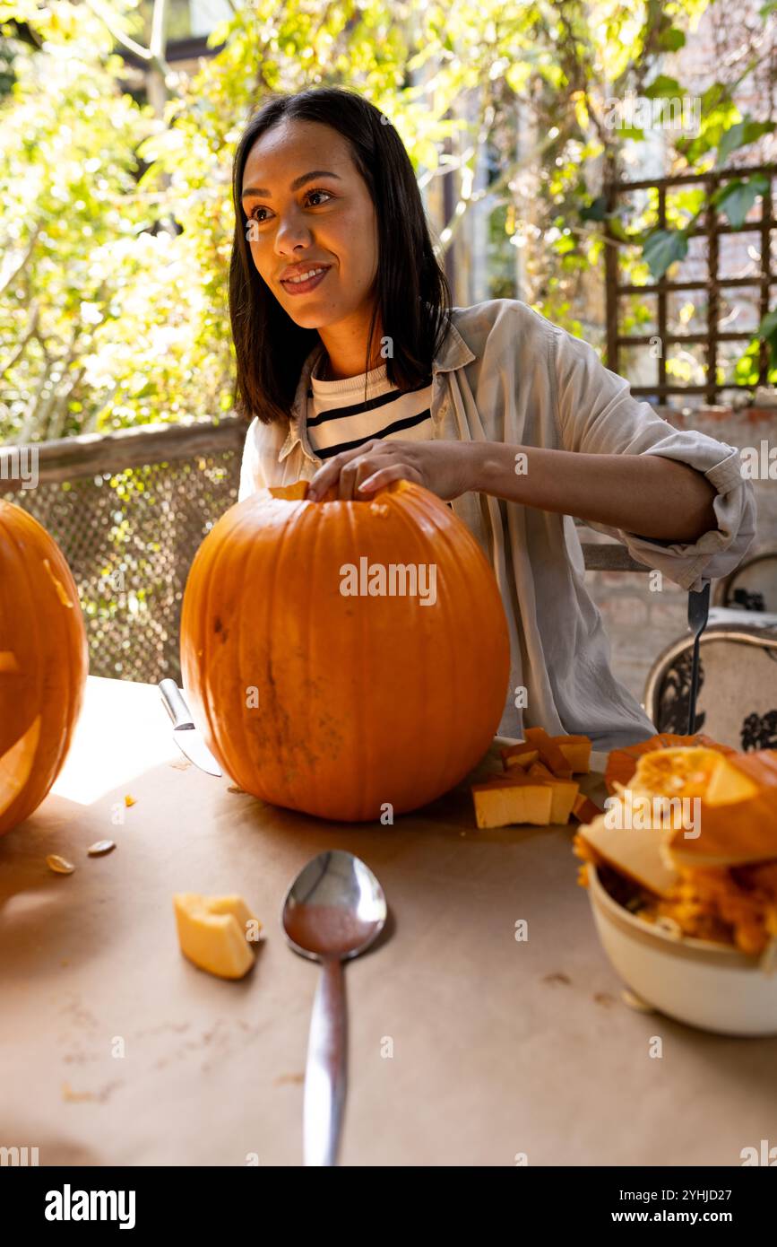 Halloween time friends carving hi-res stock photography and images - Alamy