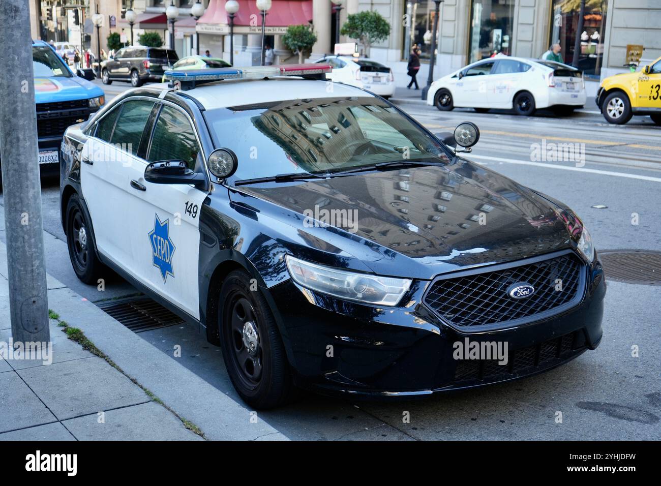Black ford police car hi-res stock photography and images - Alamy