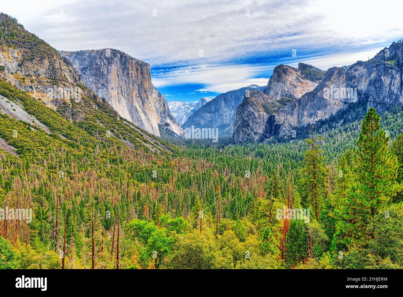 Tunnel View. Magnificent national American natural park - Yosemite ...