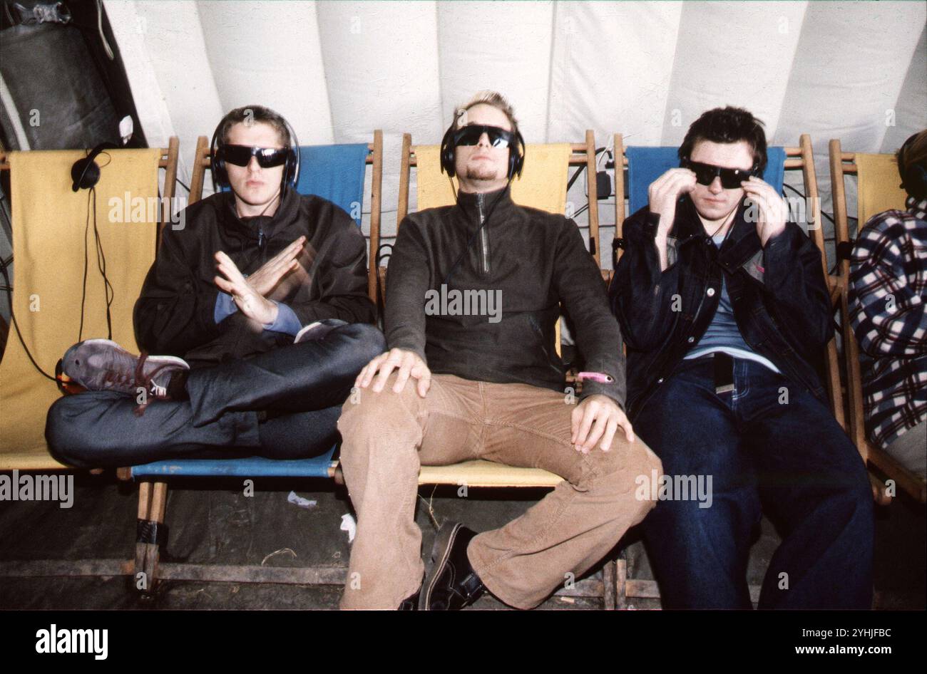 Dum dums band 2000 hi-res stock photography and images - Alamy