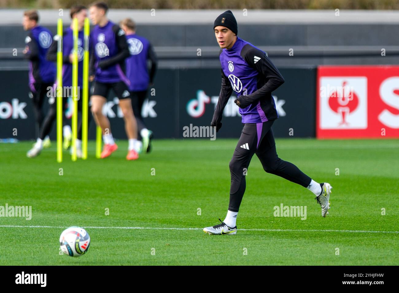 Jamal Musiala (Deutschland) am Ball, GER, Training, DFB Fussball Herren ...