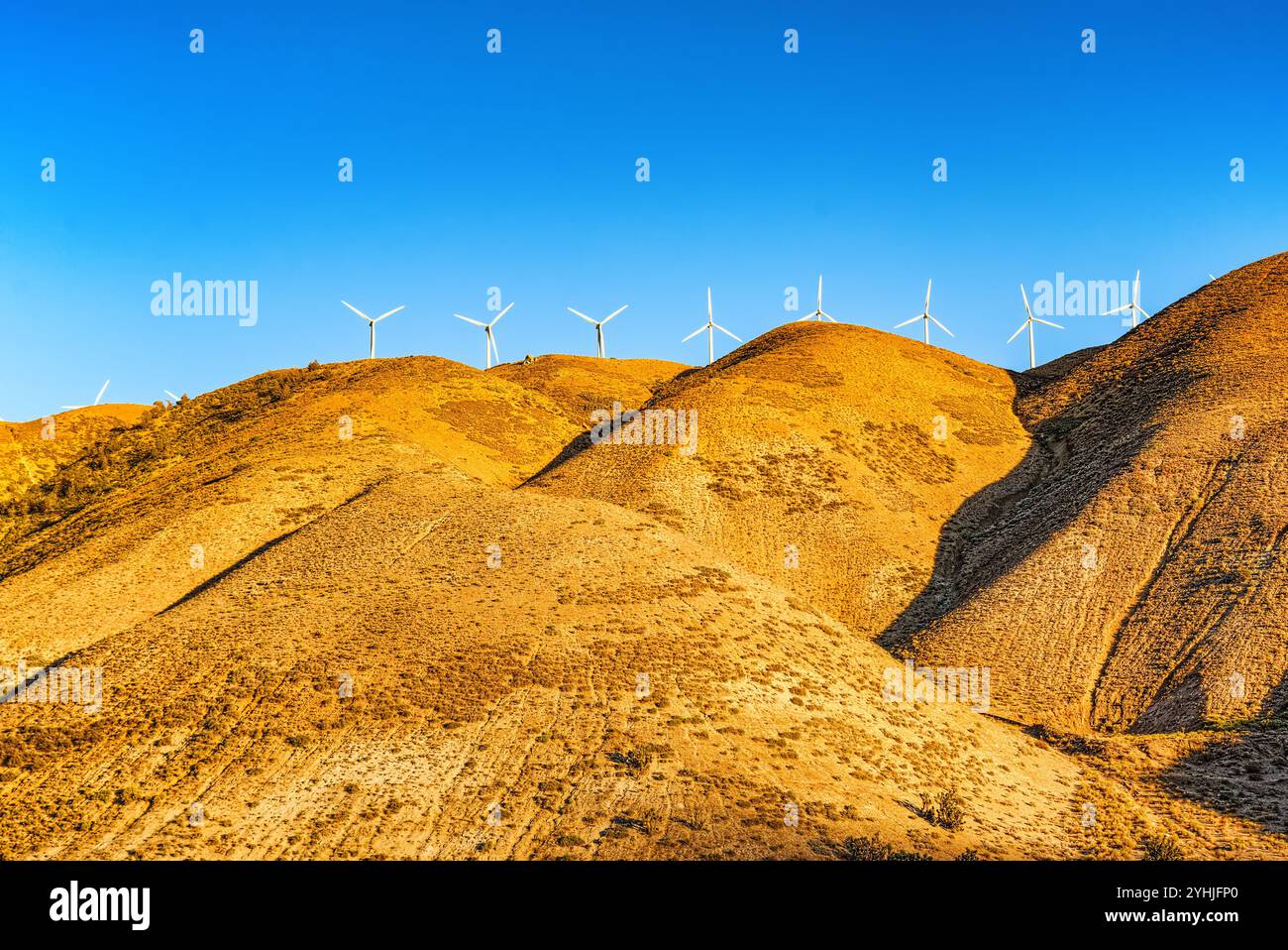 Wind generators in the endless fields of Arizona, USA Stock Photo - Alamy
