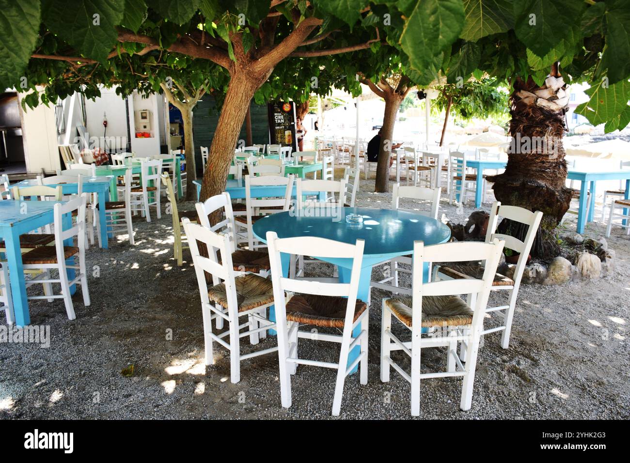 Authentic greek taverna by the sea hi-res stock photography and images ...