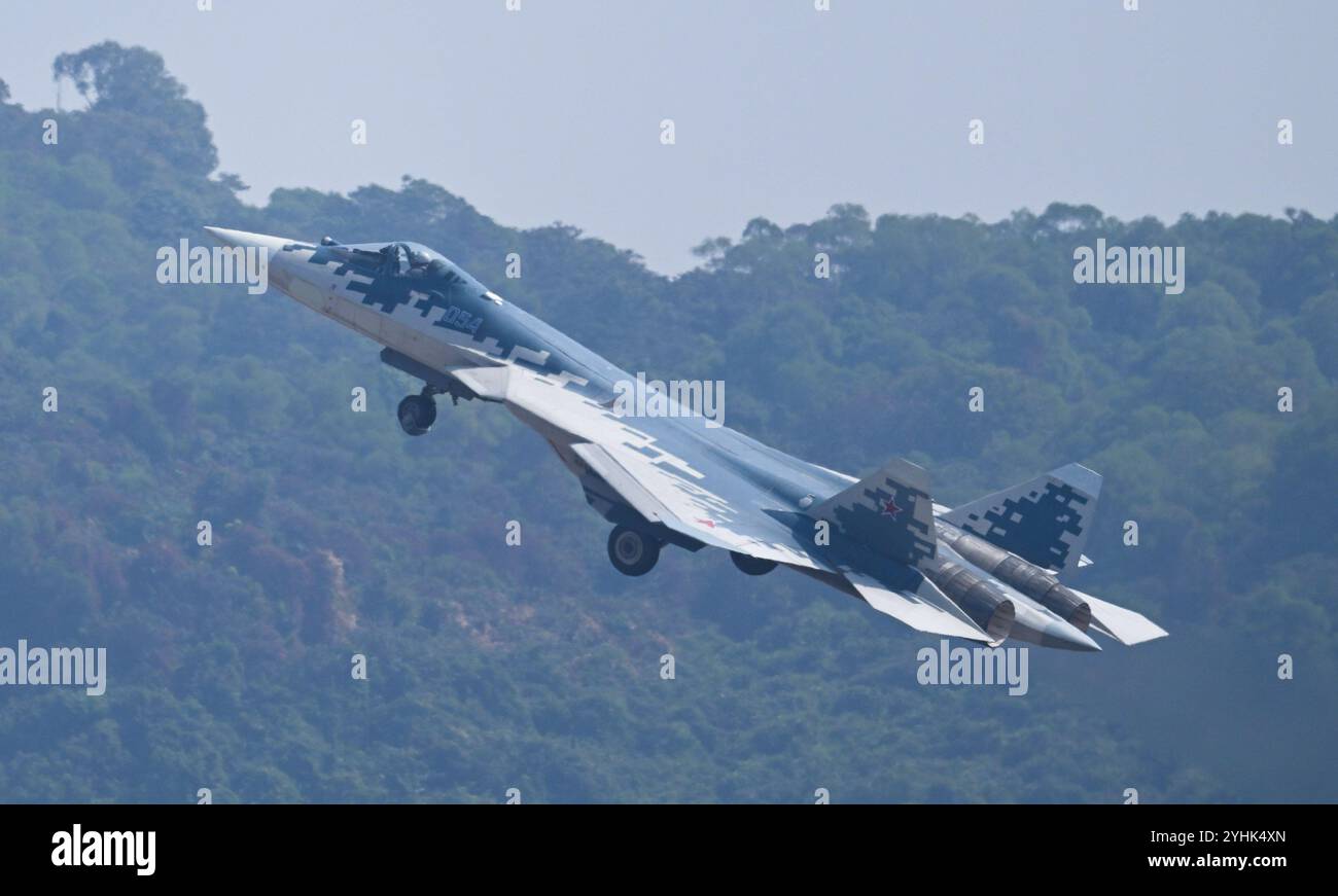 (241112) -- ZHUHAI, Nov. 12, 2024 (Xinhua) -- A Russia's Su-57 fighter ...