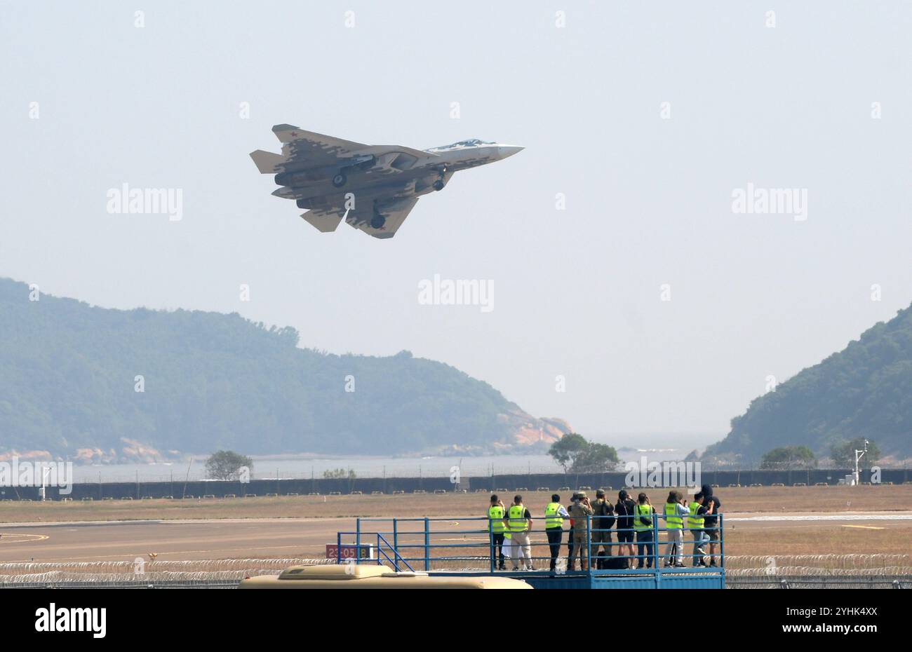 Su 57 stealth fighter hi-res stock photography and images - Alamy