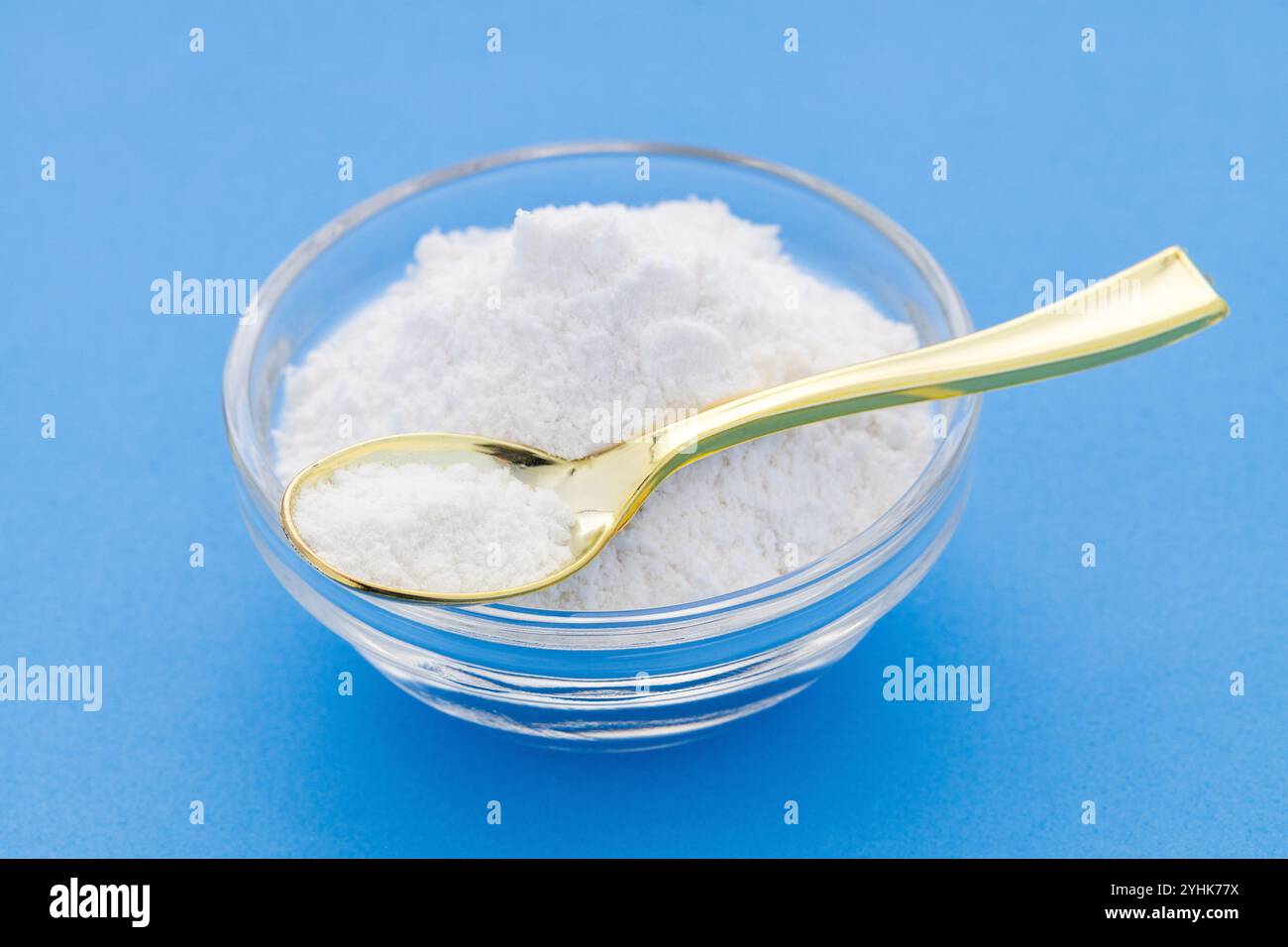 Baking soda - Crystalline solid compound in spoon and bowl Stock Photo ...