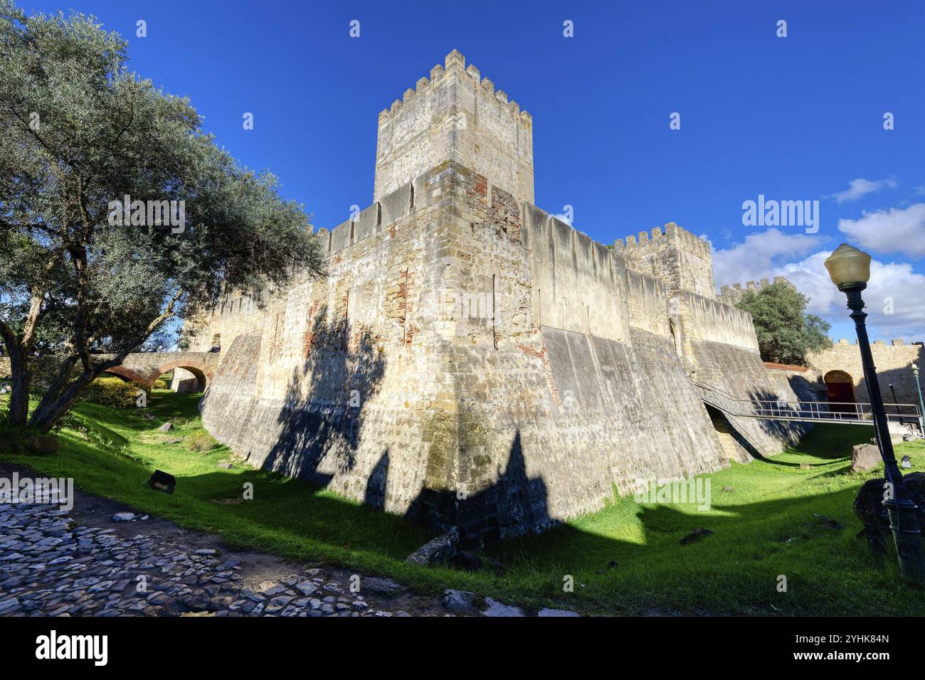 Schloss castelo de sao jorge hi-res stock photography and images - Alamy