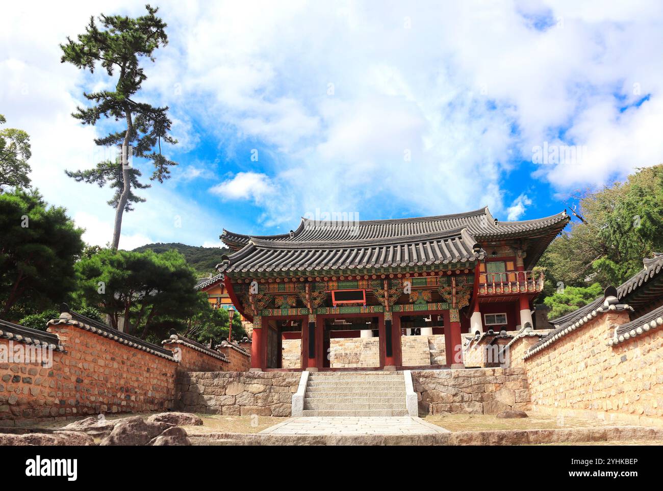 Wooden Burimun gate in Beomeosa Temple, Busan, South Korea. Beautiful ...
