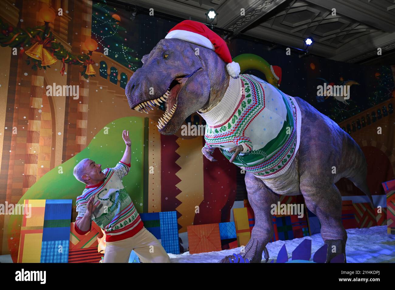 London’s Natural History Museum unveils sustainable Christmas jumper ...