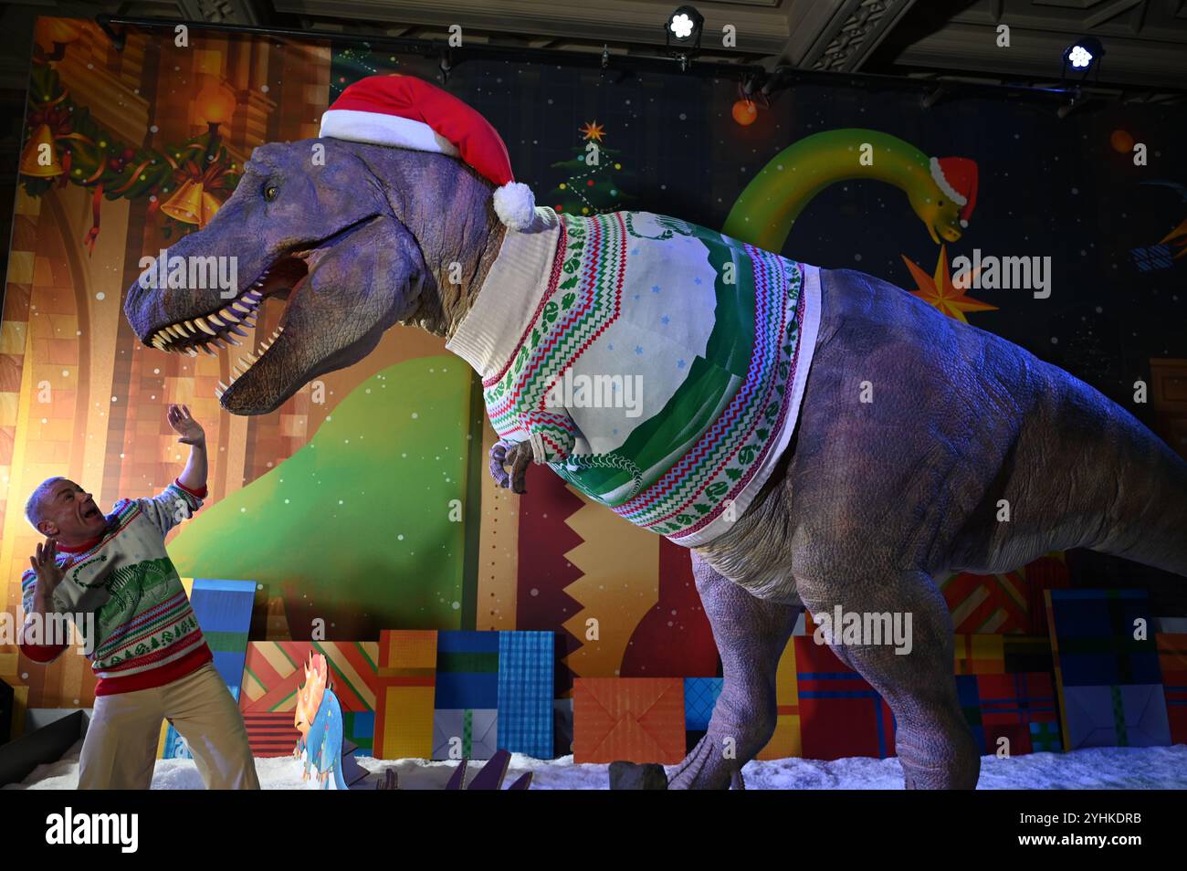 London’s Natural History Museum unveils sustainable Christmas jumper ...