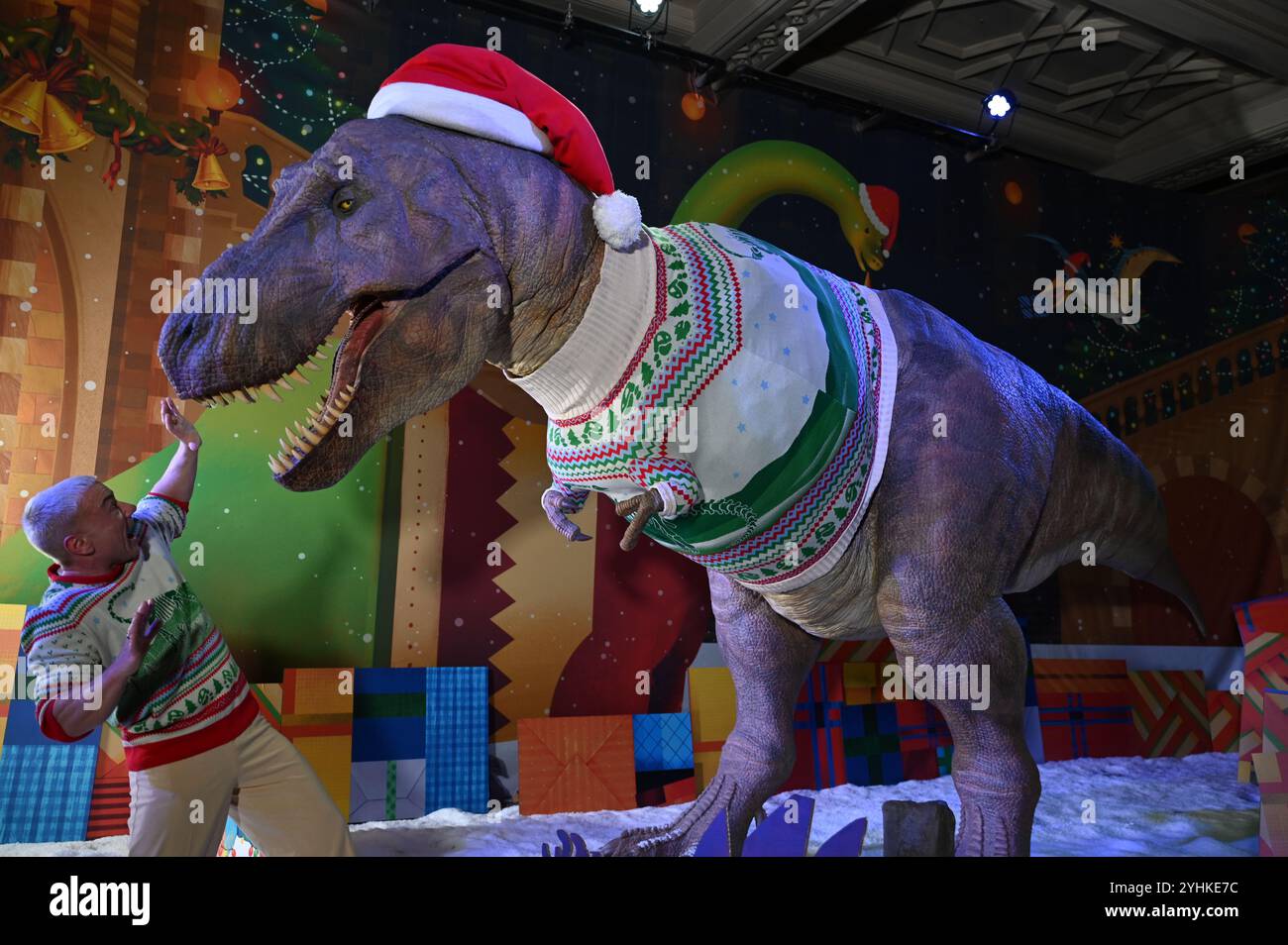 London’s Natural History Museum unveils sustainable Christmas jumper ...