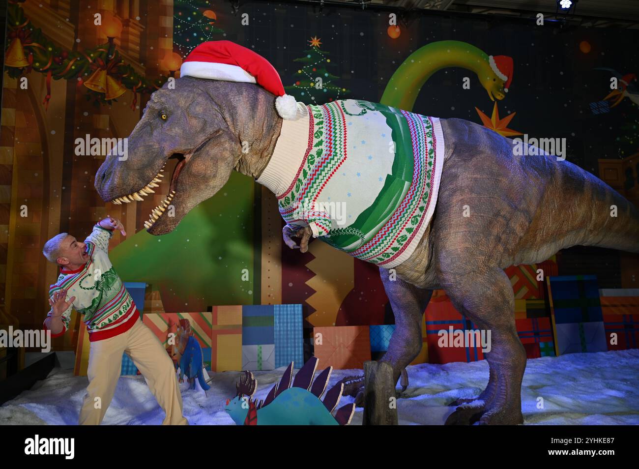 London’s Natural History Museum unveils sustainable Christmas jumper ...