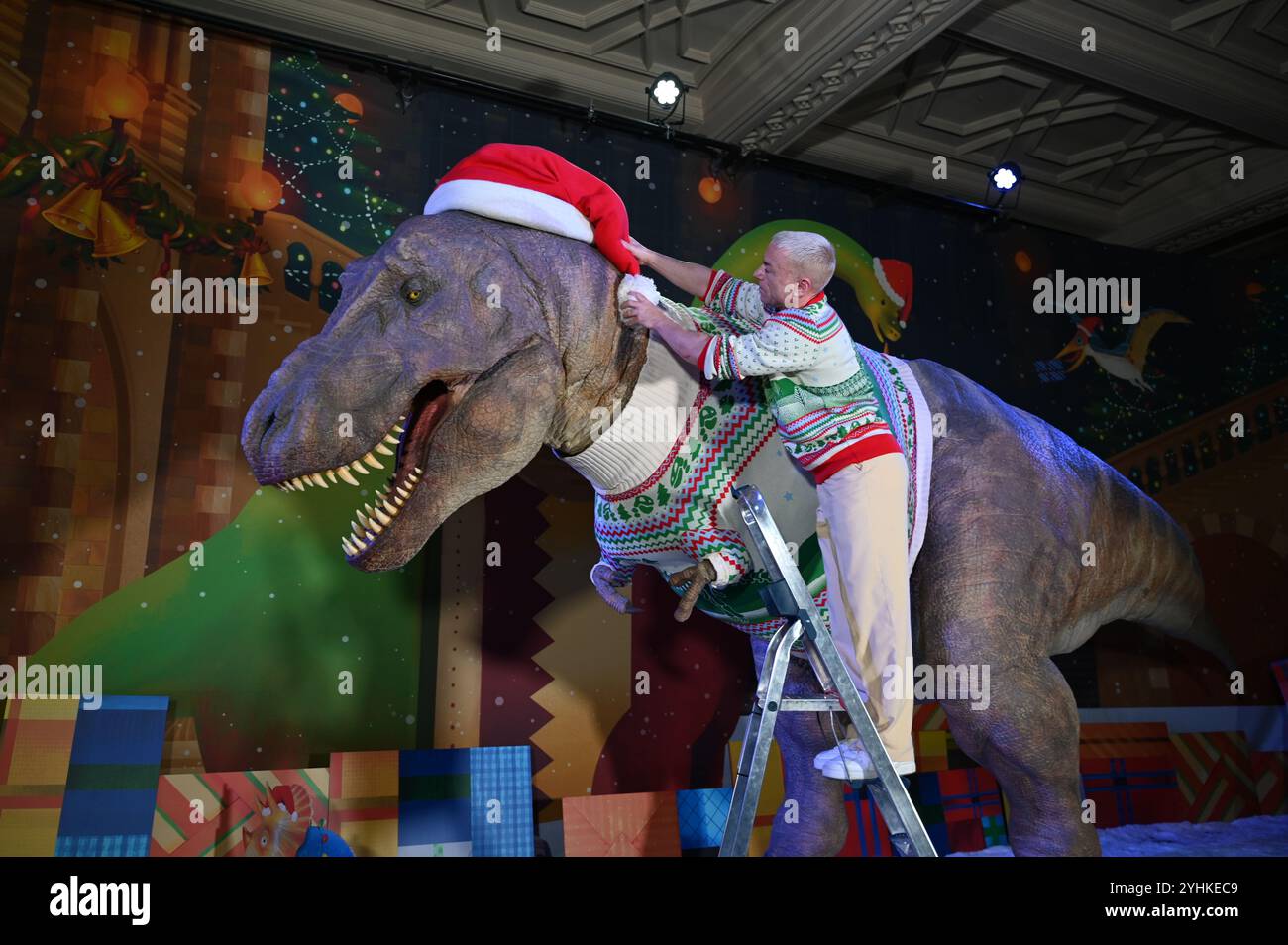 London’s Natural History Museum unveils sustainable Christmas jumper ...