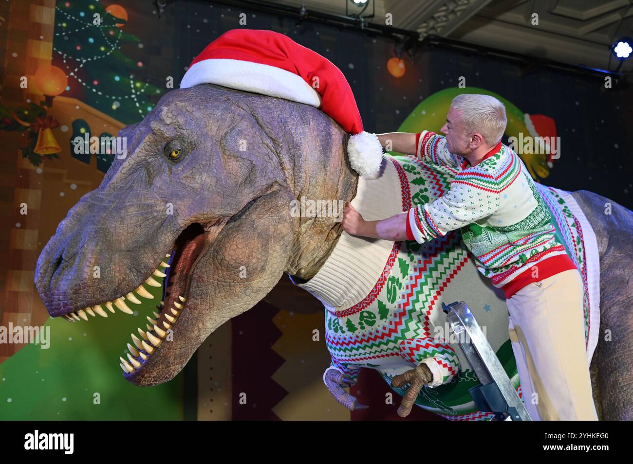 London’s Natural History Museum unveils sustainable Christmas jumper ...