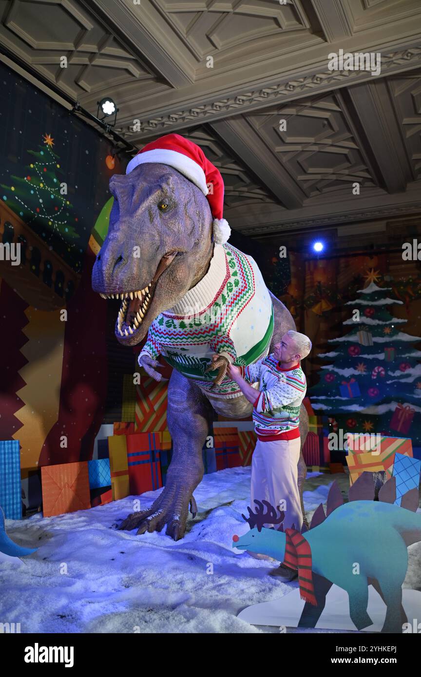 London’s Natural History Museum unveils sustainable Christmas jumper ...