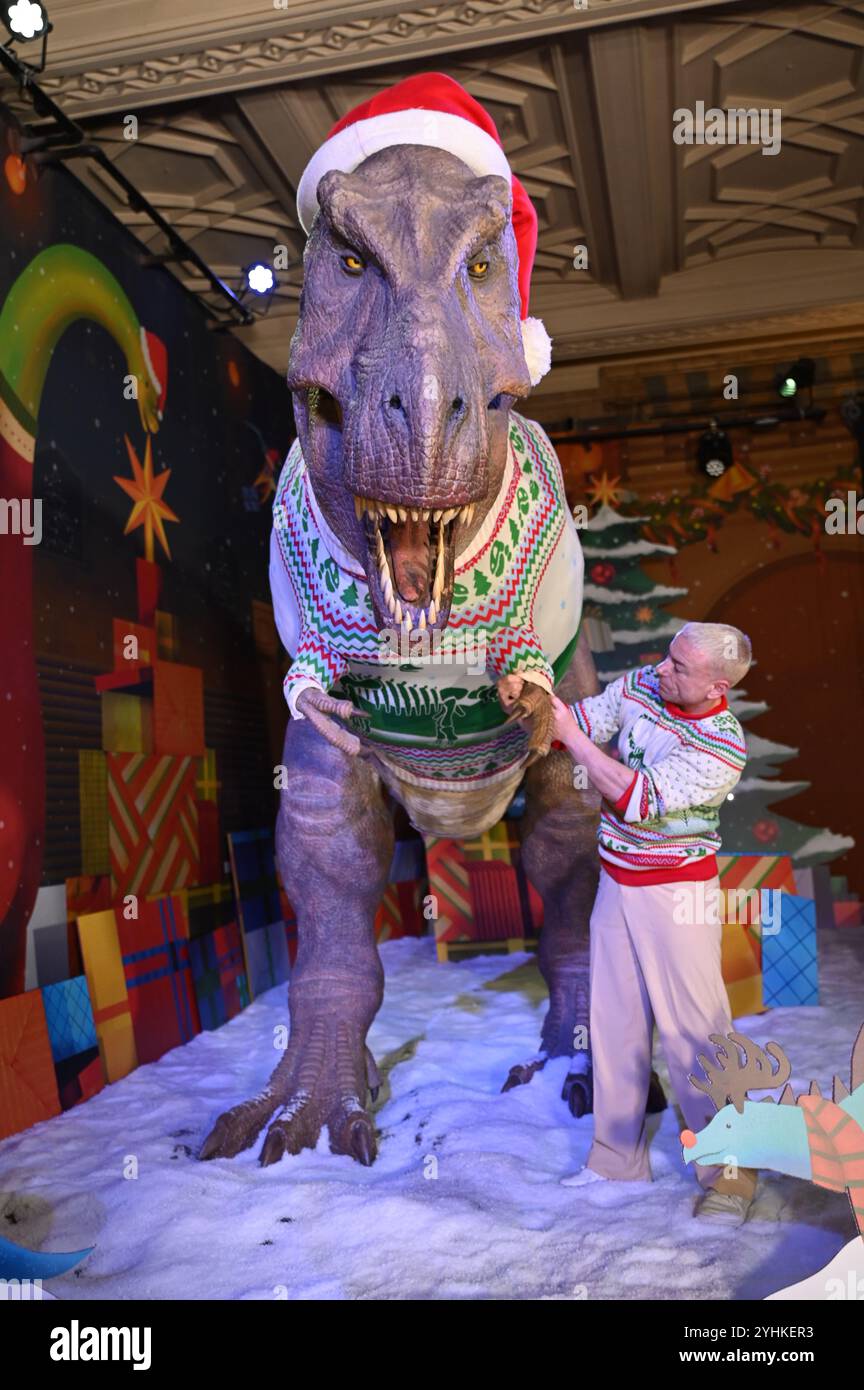 London’s Natural History Museum unveils sustainable Christmas jumper ...