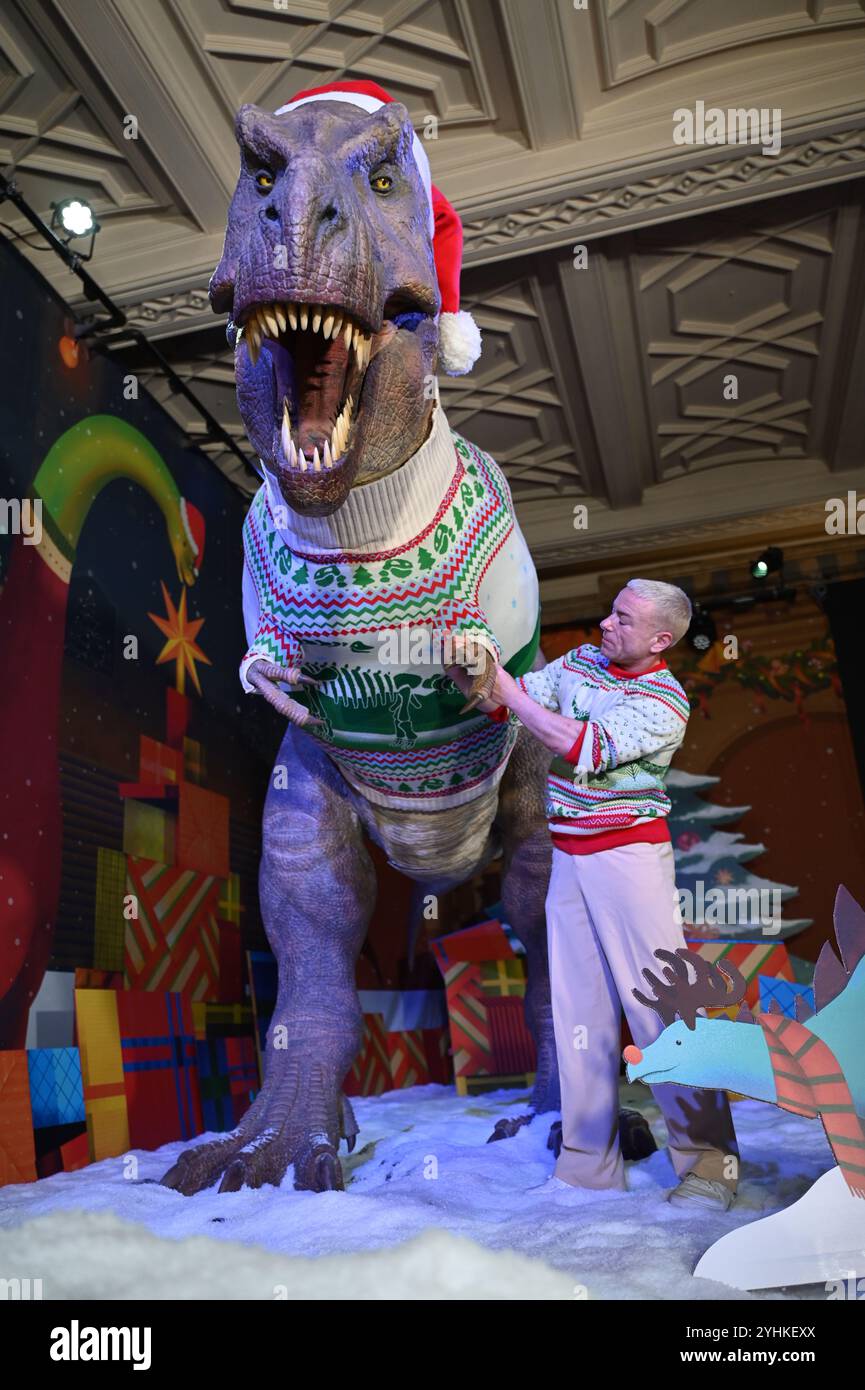 London’s Natural History Museum unveils sustainable Christmas jumper ...